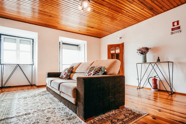 1-bed Near Alfama & Santa Apolonia - Lizbona