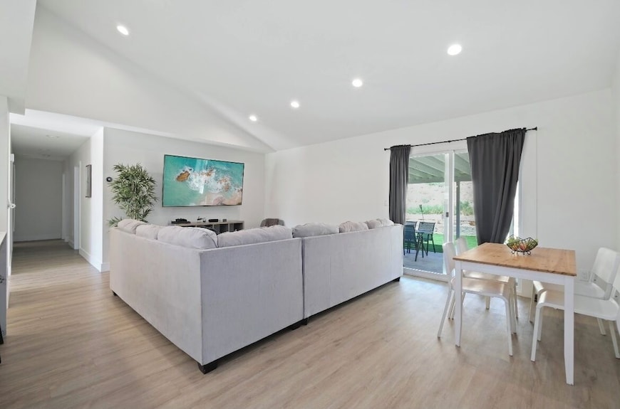 Spacious4-bedroom House W/ Amazing Backyard - 출라비스타