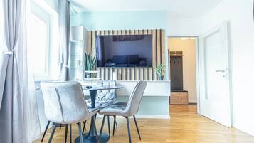 Apartamento Básico | Sala | TV de ecrã plano