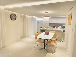 Vila família, 3 quartos, para não fumantes, banheiro privativo | Área de estar