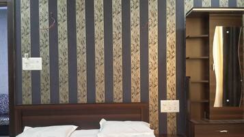 Quarto casal básico, vista para a cidade | Wi-Fi de cortesia