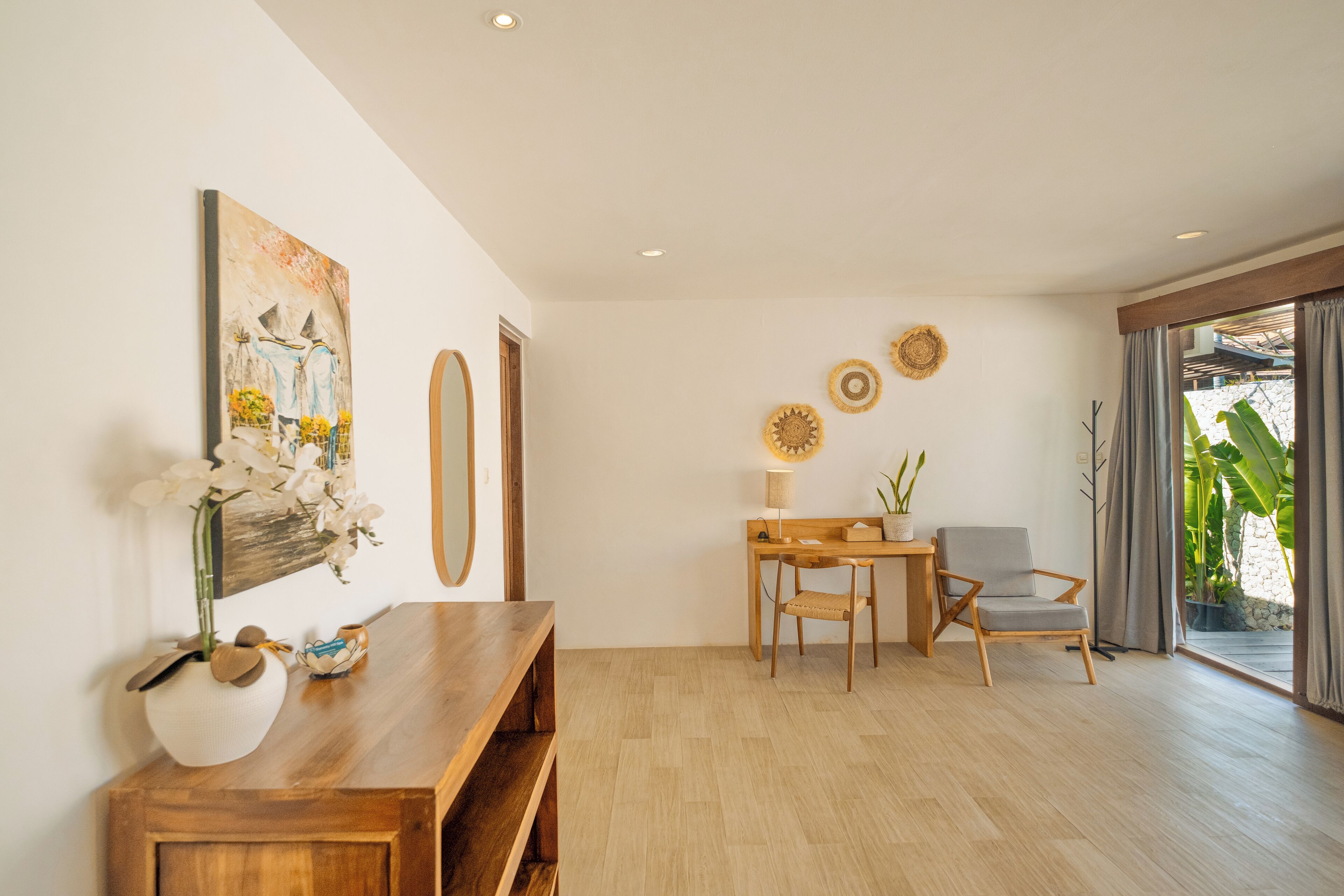 Vila conforto, 2 quartos, piscina particular | Cofres nos quartos, escrivaninha, espaço de trabalho para notebook