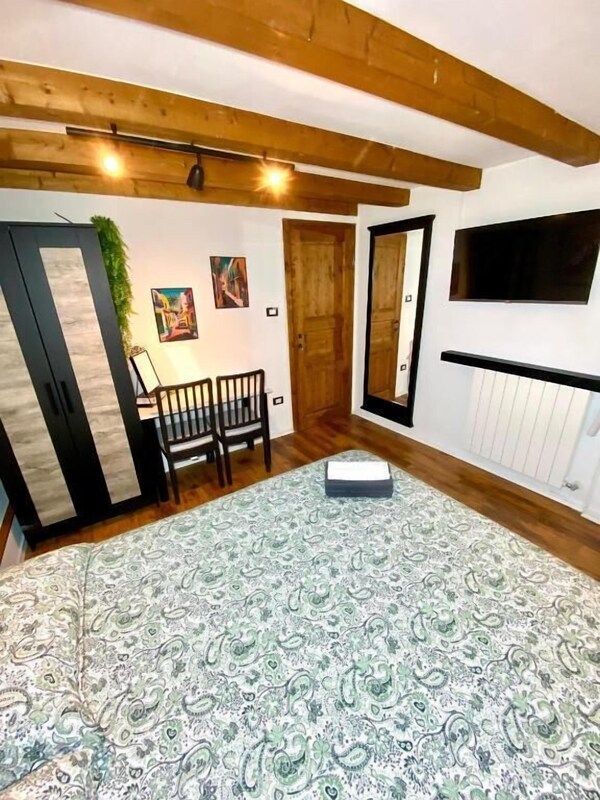 Rustic Retreat Rooms - Triest