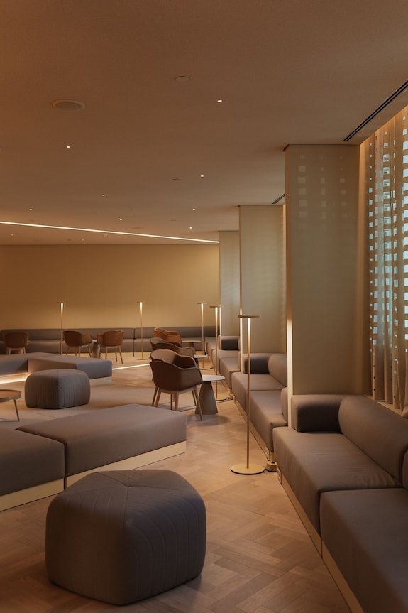 Your Lisbon Sanctuary: Rooftop Pool, Light Show, City Center Location! - Parque das Nações