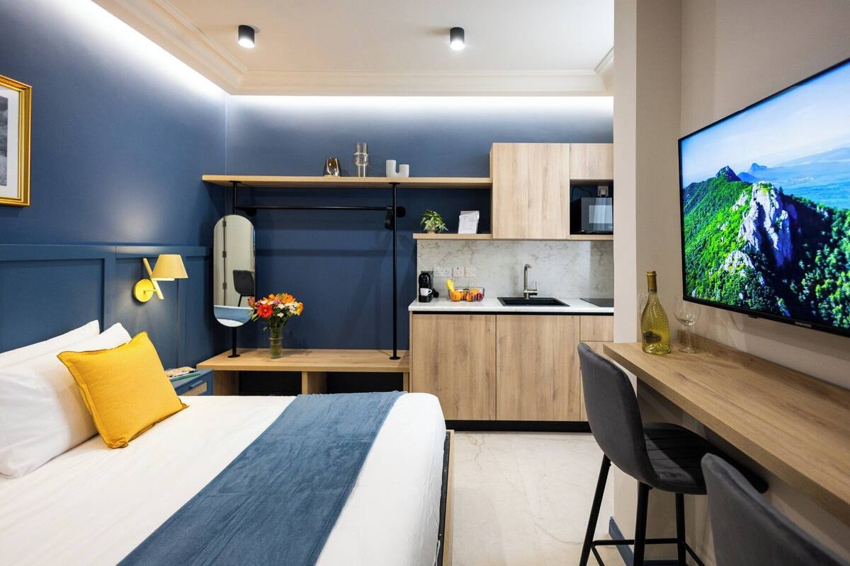 Quarto Duplo Standard | Cortinas/cortinados opacos, ferro/tábua de engomar, Wi-fi grátis