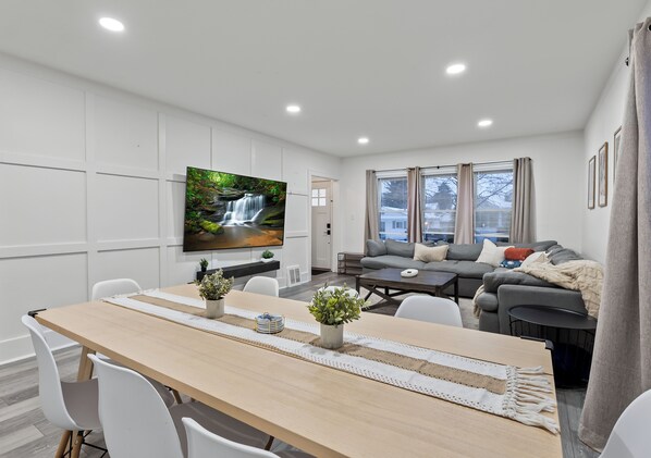 Elevated Royal Oak Stay! Downtown Entertainment Reviews, Deals & Photos ...