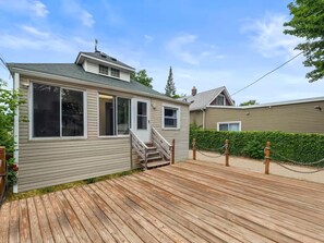 Elevated Royal Oak Stay! Downtown Entertainment Reviews, Deals & Photos ...