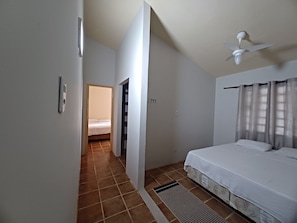 Cofres nos quartos, escrivaninha, Wi-Fi de cortesia