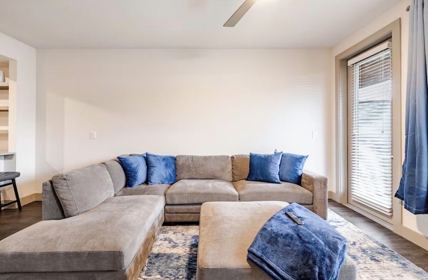 Cozy Top Floor Couples Retreat - 卡羅爾頓