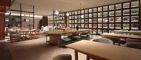 Uma biblioteca moderna com várias mesas e cadeiras, estantes de livros e uma grande exposição de livros.
