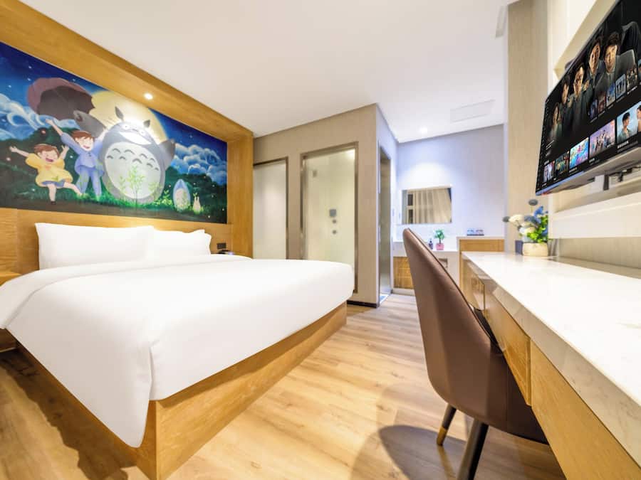 Quarto Duplo de Luxo, Vista para a cidade | Secretária, secretária adequada para computadores portáteis