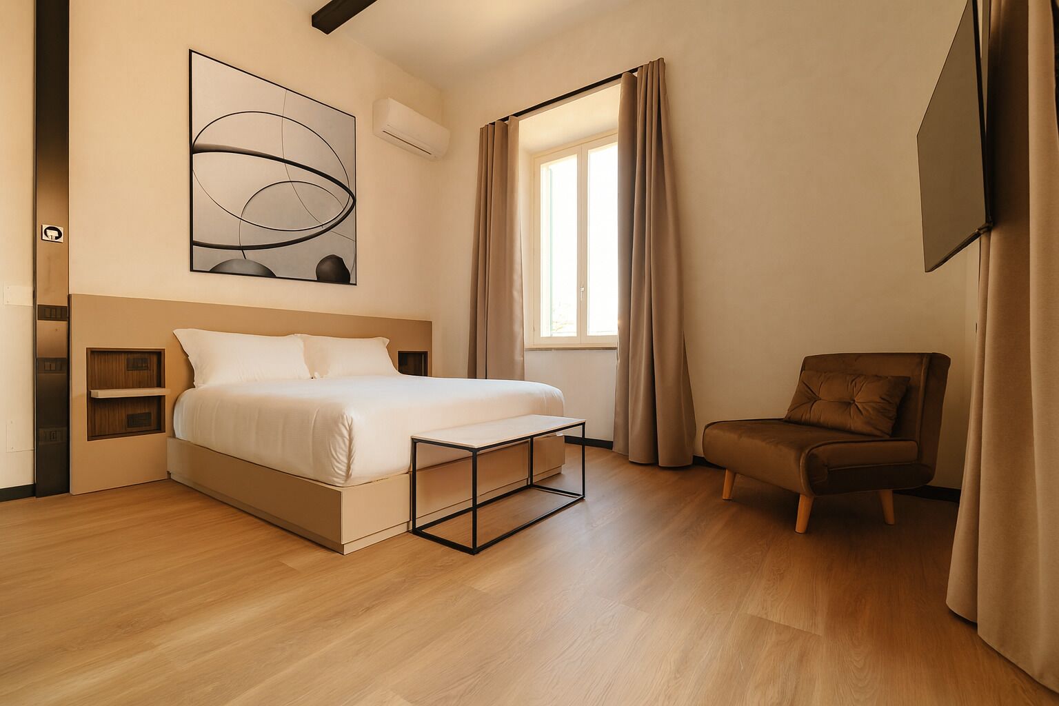 Quarto luxo | Cofres nos quartos, escrivaninha, quartos à prova de som