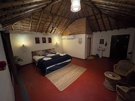 Quarto Deluxe, ar condicionado, vista para a colina | Wi-fi grátis, roupa de cama fornecida