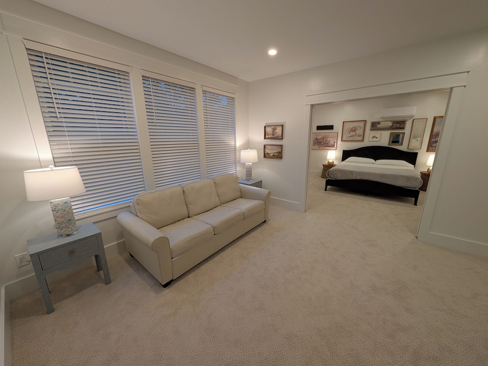 Parkway House Goshen Bed & Breakfast - Washingtonville, NY