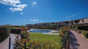 Piscina exterior sazonal