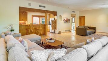 Casa (2 Bedrooms) | Interior