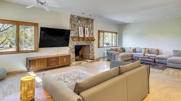 Casa (2 Bedrooms) | Interior