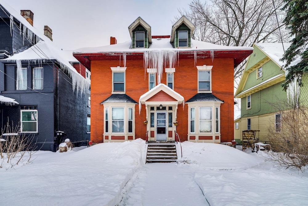 Steps To Dtwn Sault Ste Marie: Historic Home! - Sault Ste. Marie, MI