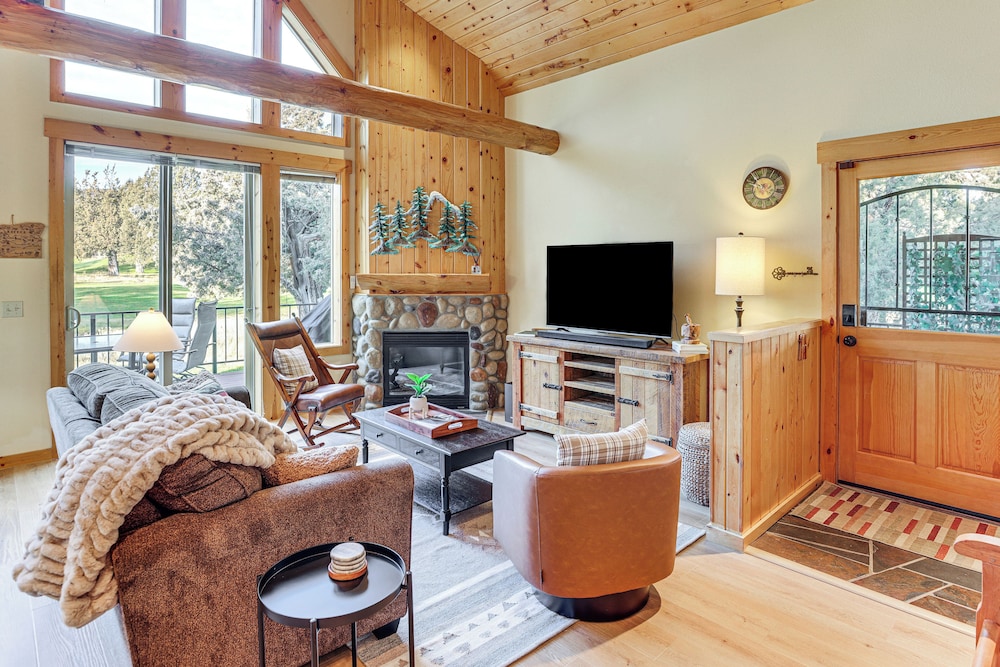 Golf Course View & Resort Pools At Redmond Retreat - Eagle Crest, OR