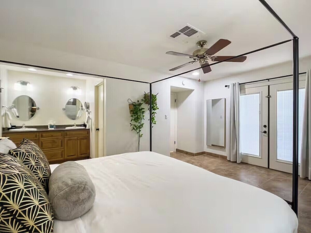 Chandler Oasis With Pool & Hot Tub - Tempe, AZ