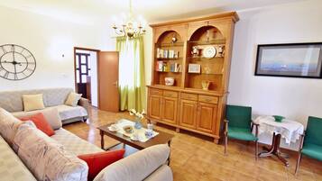 Villa, 3 quartos, pátio, vista para o jardim | Sala