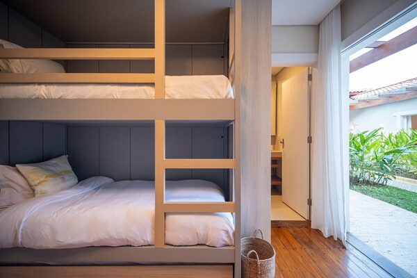 Angra - Mombaça | Mansão Espetacular Beira-mar, 7 Suites - Por Casapē Rio - Ilha Grande