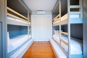 Vila básica | Cofres nos quartos, cortinas blackout, Wi-Fi de cortesia