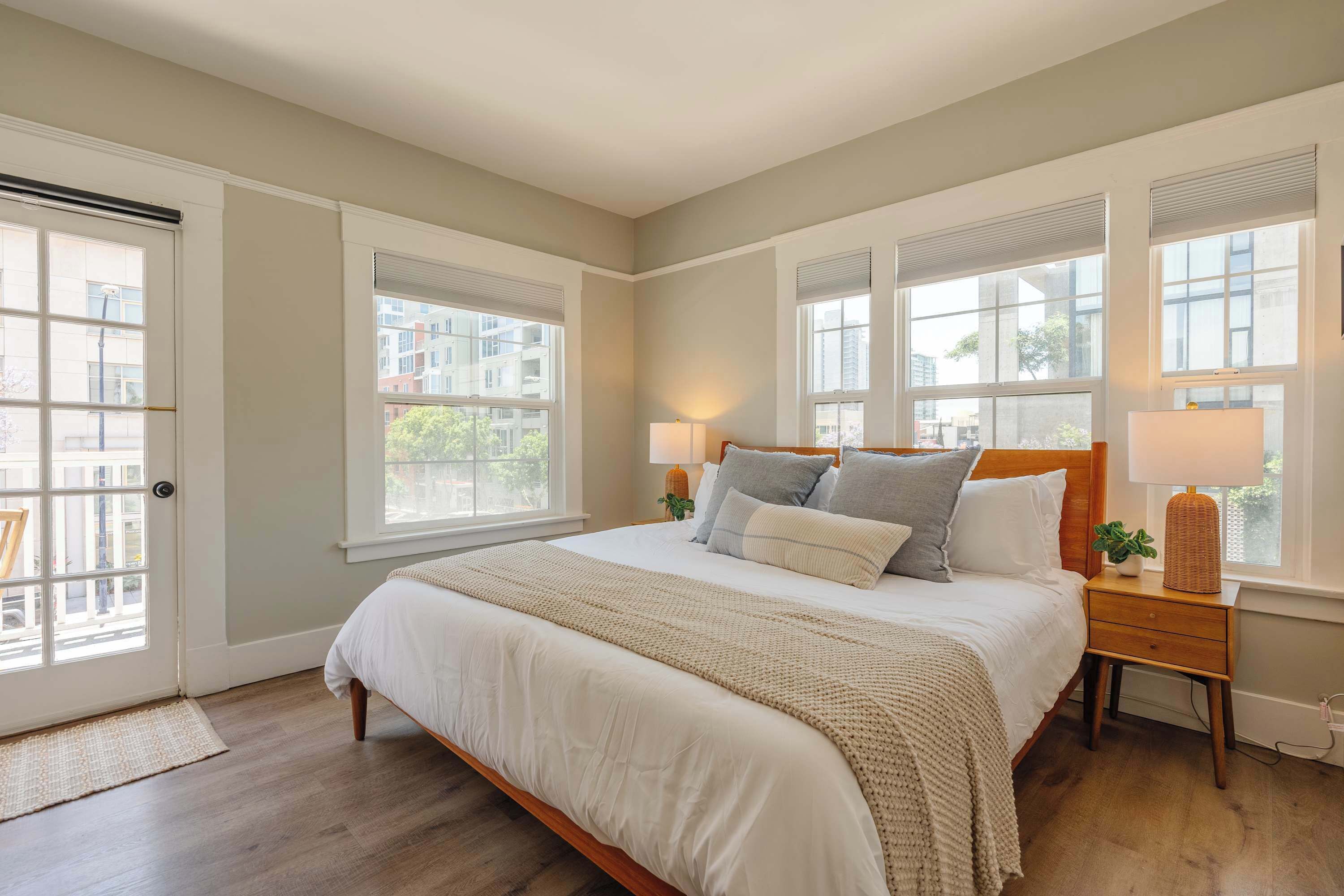 Little Italy Gem | 1br + Patio + Prime Location - San Diego Airport (SAN)