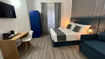 Quarto | 1 quarto, escrivaninha, ferros/tábuas de passar roupa, roupa de cama