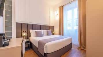 Quarto | 1 quarto, escrivaninha, ferros/tábuas de passar roupa, roupa de cama