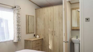 2 quartos, com decoração personalizada, com mobília individualizada