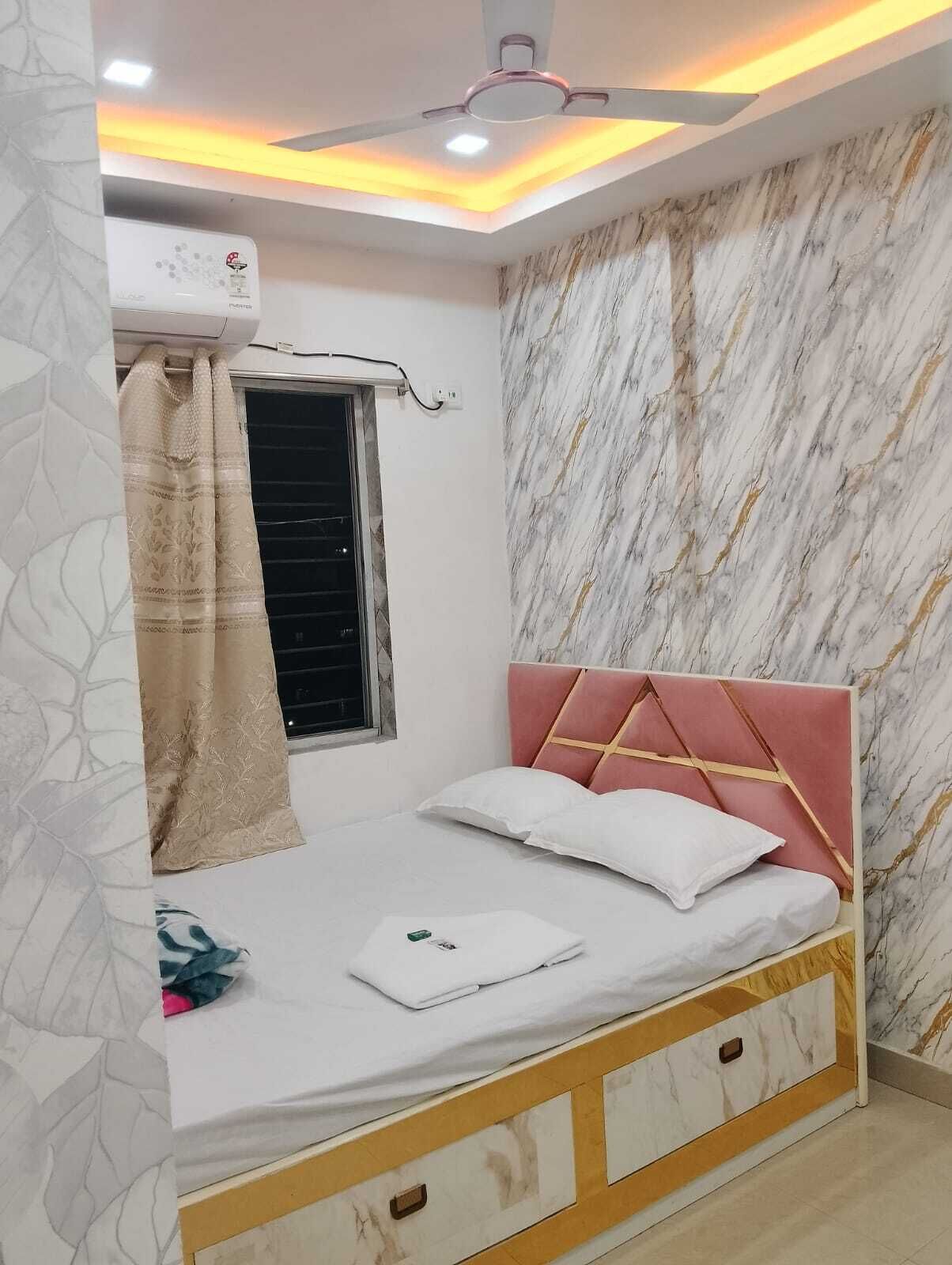 Quarto casal luxo, vista para a cidade | Cofres nos quartos, escrivaninha, espaço de trabalho para notebook