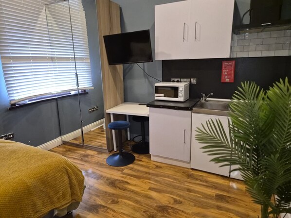 Modern, luxury studio 5 minutes walk to the tube station Reviews, Deals ...
