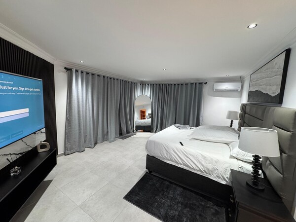 Bryanston Luxury Secure 4br Haven - Sandton