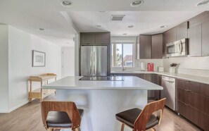 Stylish 2BR Condo w/ Pool & Golf in Palm Desert Reviews, Deals & Photos ...