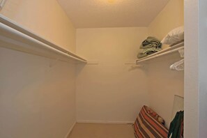 Stylish 2BR Condo w/ Pool & Golf in Palm Desert Reviews, Deals & Photos ...