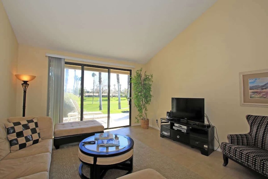 Dogs Ok-lake And Fairway Views-vs555 - Palm Desert, CA