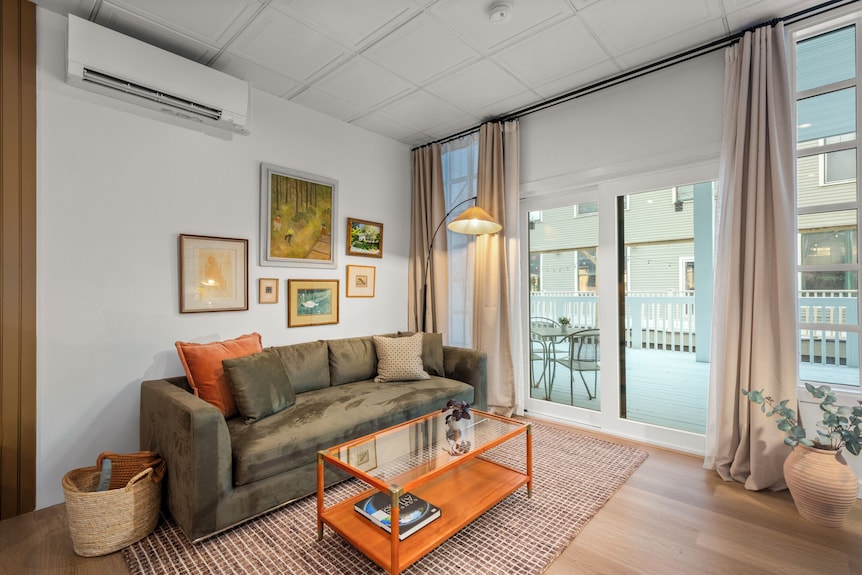 The Optimist Guesthouse 3 - Downtown Camden Stylish Luxury Apartment - Camden, ME