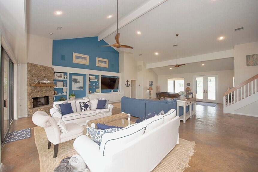 Gated 7br Dual-villa Estate: Grand Mainhouse+guest Cottage With Private Pier - League City, TX