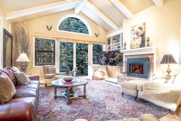 Cozy Ketchum Retreat - Pet Friendly! - Ketchum, ID
