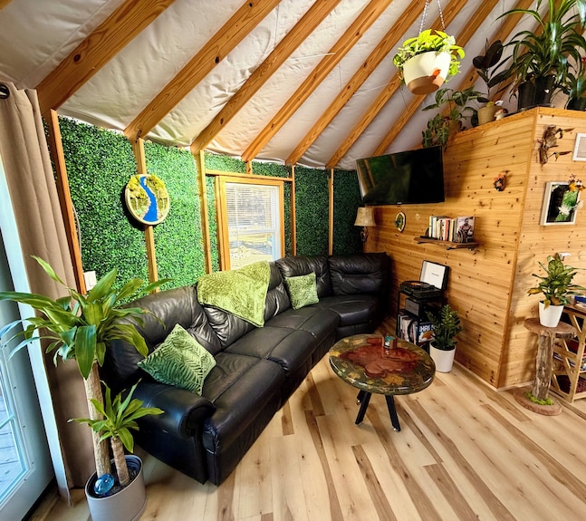 Secluded Waterfront Yurt With Wood-fired Sauna Near French Lick - Indiana