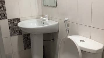 Quarto Duplo Económico | Casa de banho
