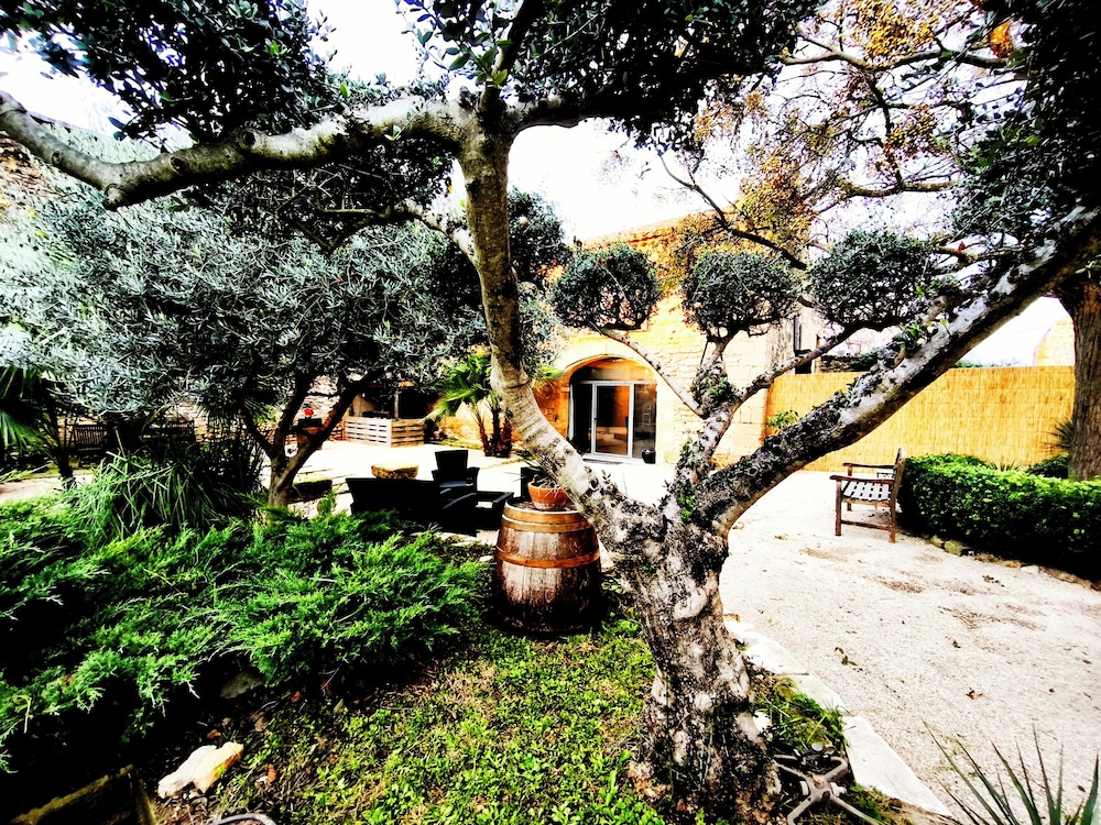 Mas De Castille Guest House - Circuit de Lédenon