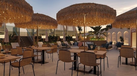 Terraço/pátio interior. Gran Hotel Luna de Cádiz