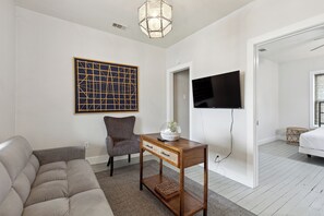 Private 2-Unit Home Near Deep Ellum & DT with W/D Reviews, Deals ...