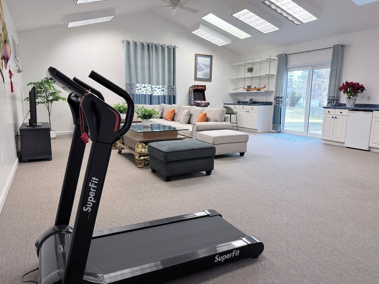 Spacious 5 Bedroom Dover House - Dover, NH