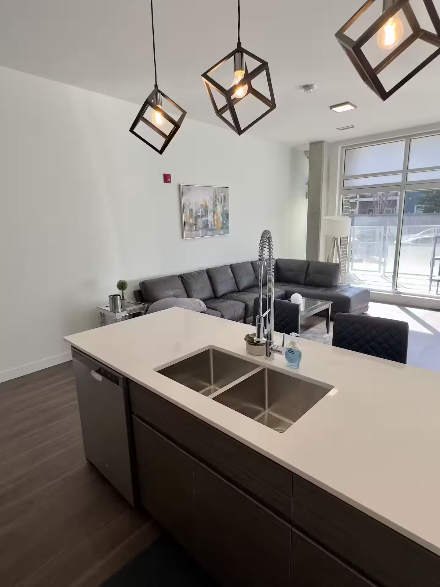 Luxury 1br Suite, 10 Ft Ceiling, 5 Mins From Dt - Edmonton