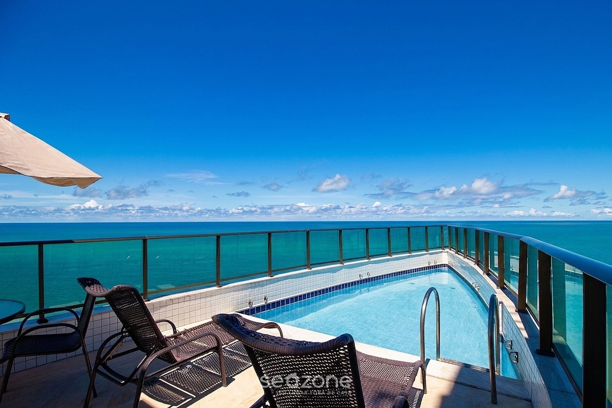 Apartamento Básico | Piscina | Piscina exterior 