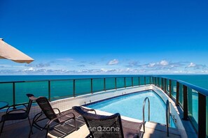 Apartamento Básico | Piscina | Piscina exterior 