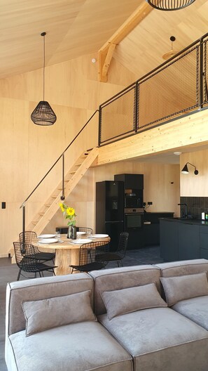 Loft, 2 quartos, vista para o vale | Sala | Televisor de 1 cm com canais digitais